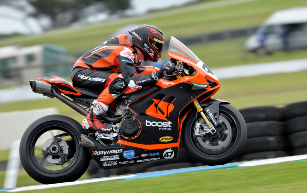 Australian Superbike: Maxwell Breaks Lap Record, Takes Pole At Phillip ...