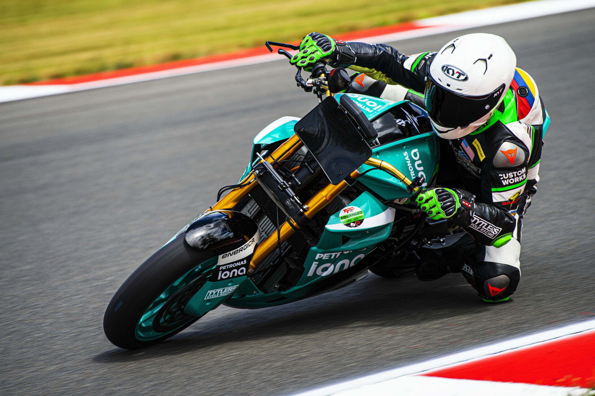 MotoAmerica: PETRONAS Sponsoring Energica's Super Hooligan Effort ...