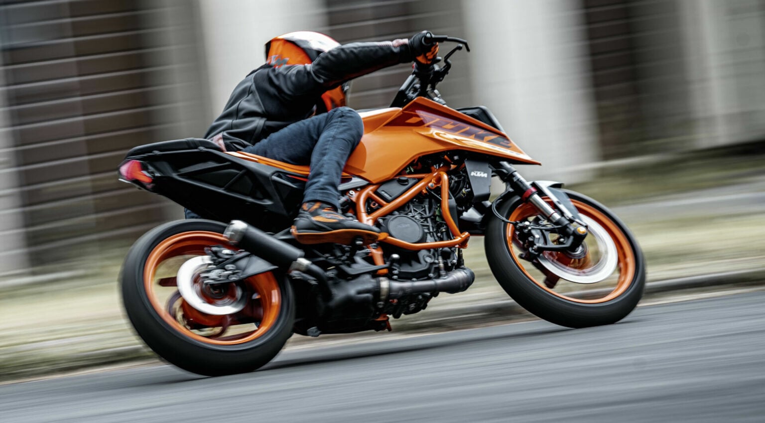 KTM's 2024 Single-Cylinder Dukes Bring "More Bike For Your Buck ...