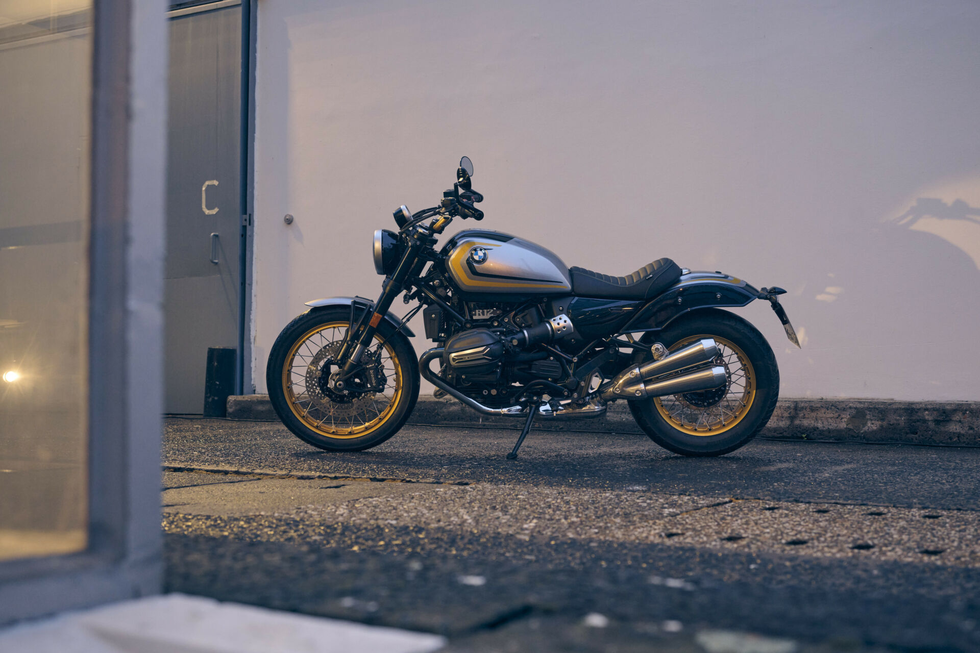 BMW Unveils 2024 R 12 Cruiser And R 12 nineT Roadster - Roadracing ...