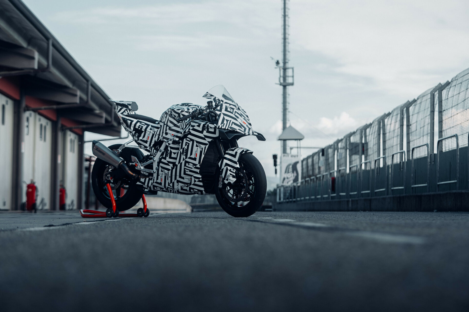 Video: KTM Developing 990 RC R Streetbike - Roadracing World Magazine ...