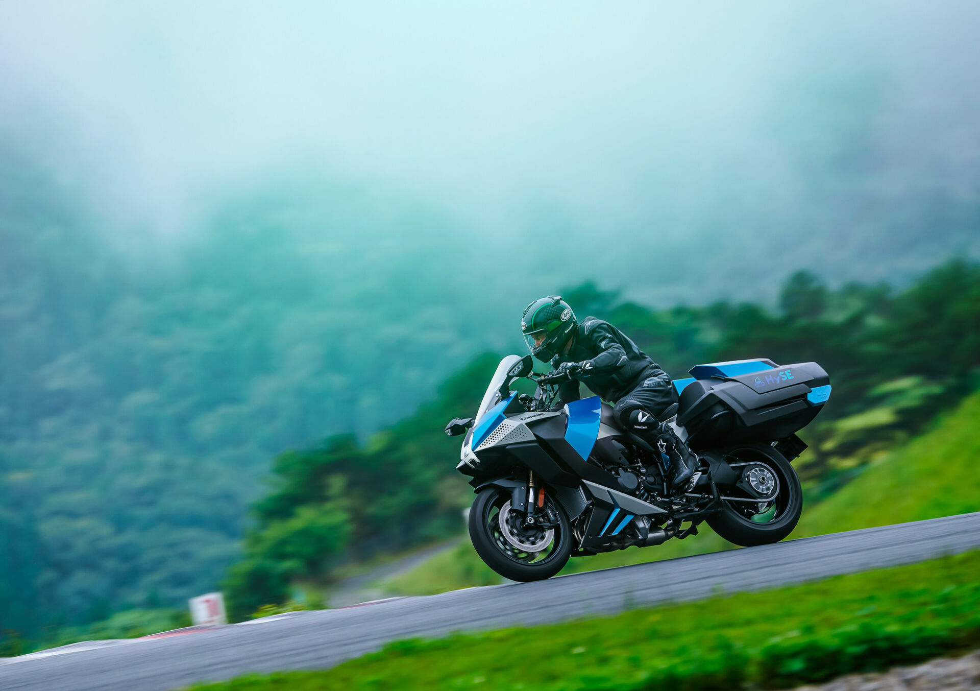 Kawasaki Does World's First Public Demo Of Hydrogen-Fueled Motorcycle ...