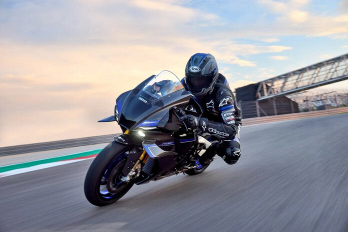 2025 Yamaha YZF-R1 Streetbike Gets New Forks, Brakes, And Wings ...