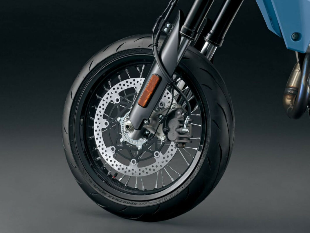 2025 Suzuki DR-Z4S And DR-Z4SM Supermoto 400s Come With TC - Roadracing ...