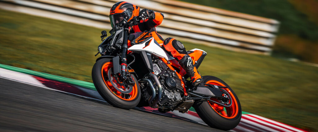 2025 KTM 990 Duke R Makes More Power With Better Electronics ...
