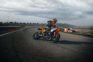 KTM Introduces 390 SMC R Supermoto - Roadracing World Magazine ...
