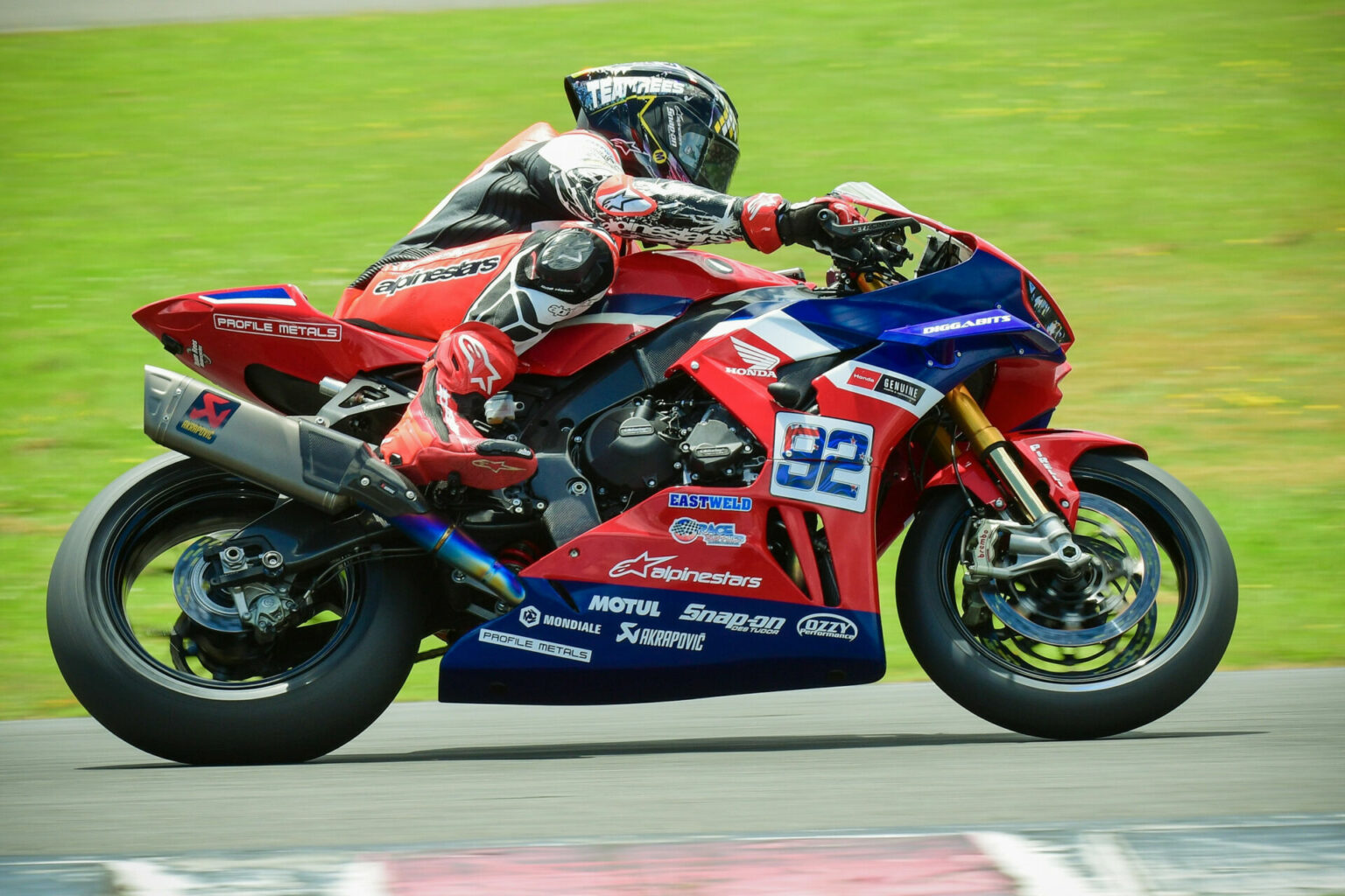 New Zealand Superbike: Mitch & Tony Rees Top Round 3 - Roadracing World ...