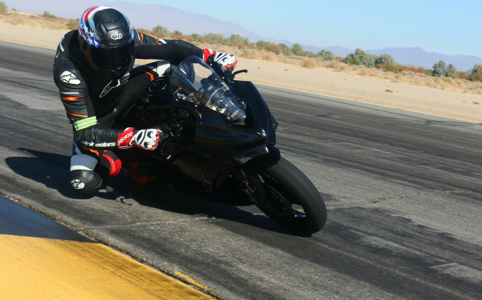 Video: Stuman Rides The Kawasaki ZX-4RR At Chuckwalla - Roadracing ...