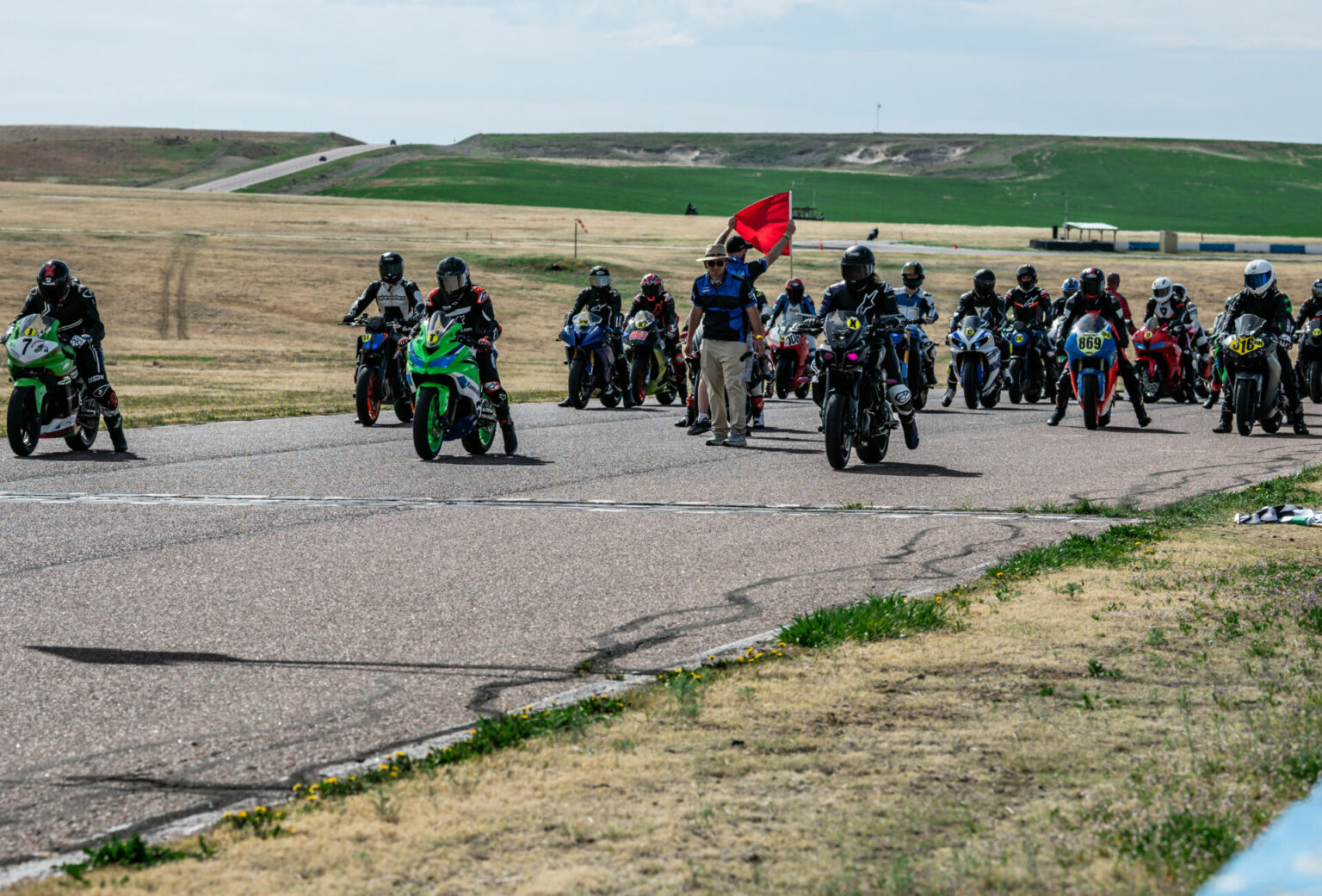 MRA Race School Graduates 25 New Riders - Roadracing World Magazine ...