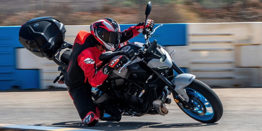 Intro: 2025 Yamaha MT-07 Is A Benchmark Middleweight Standard ...
