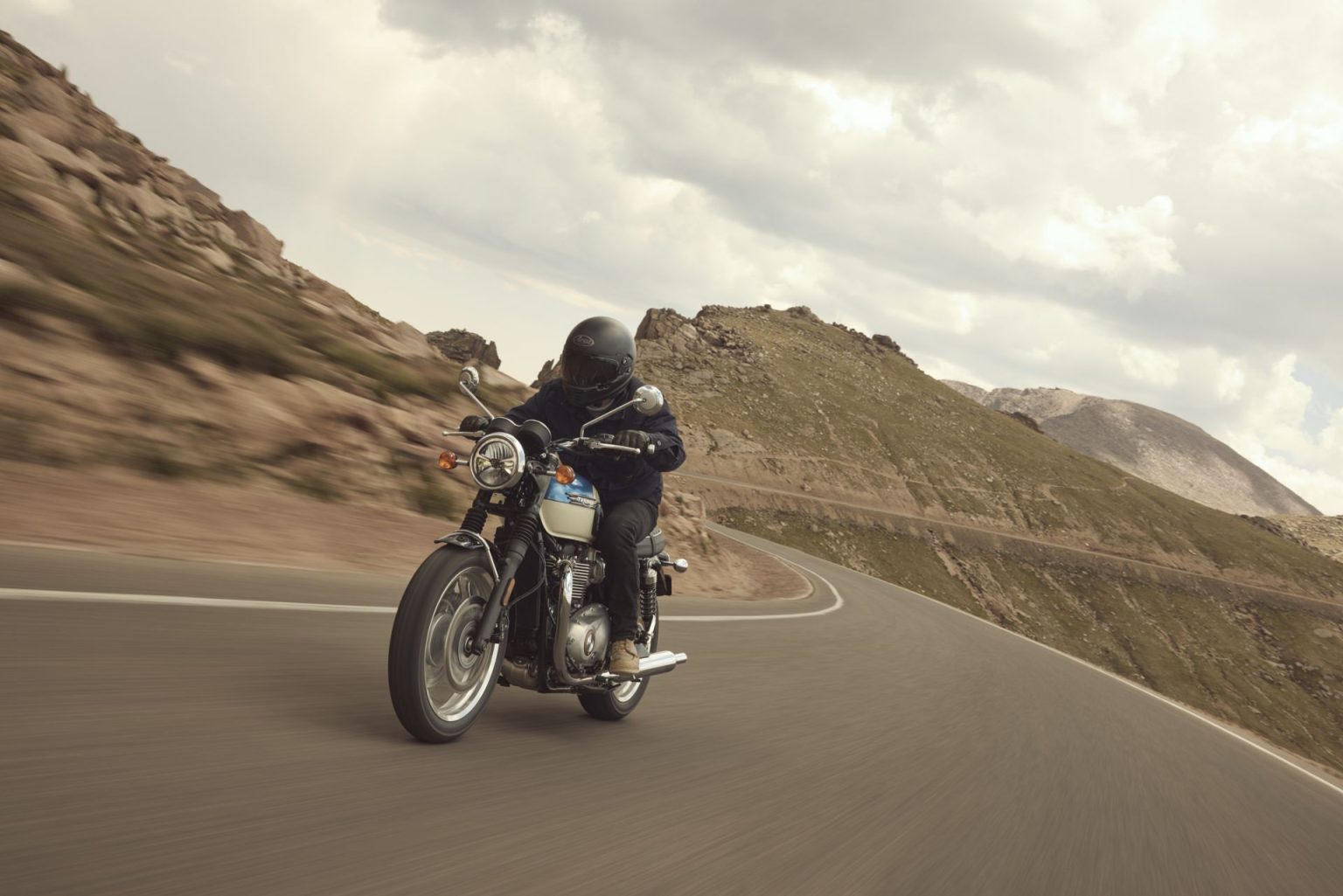 Triumph Launches New Bonneville T100, T120 & T120 Black - Roadracing ...