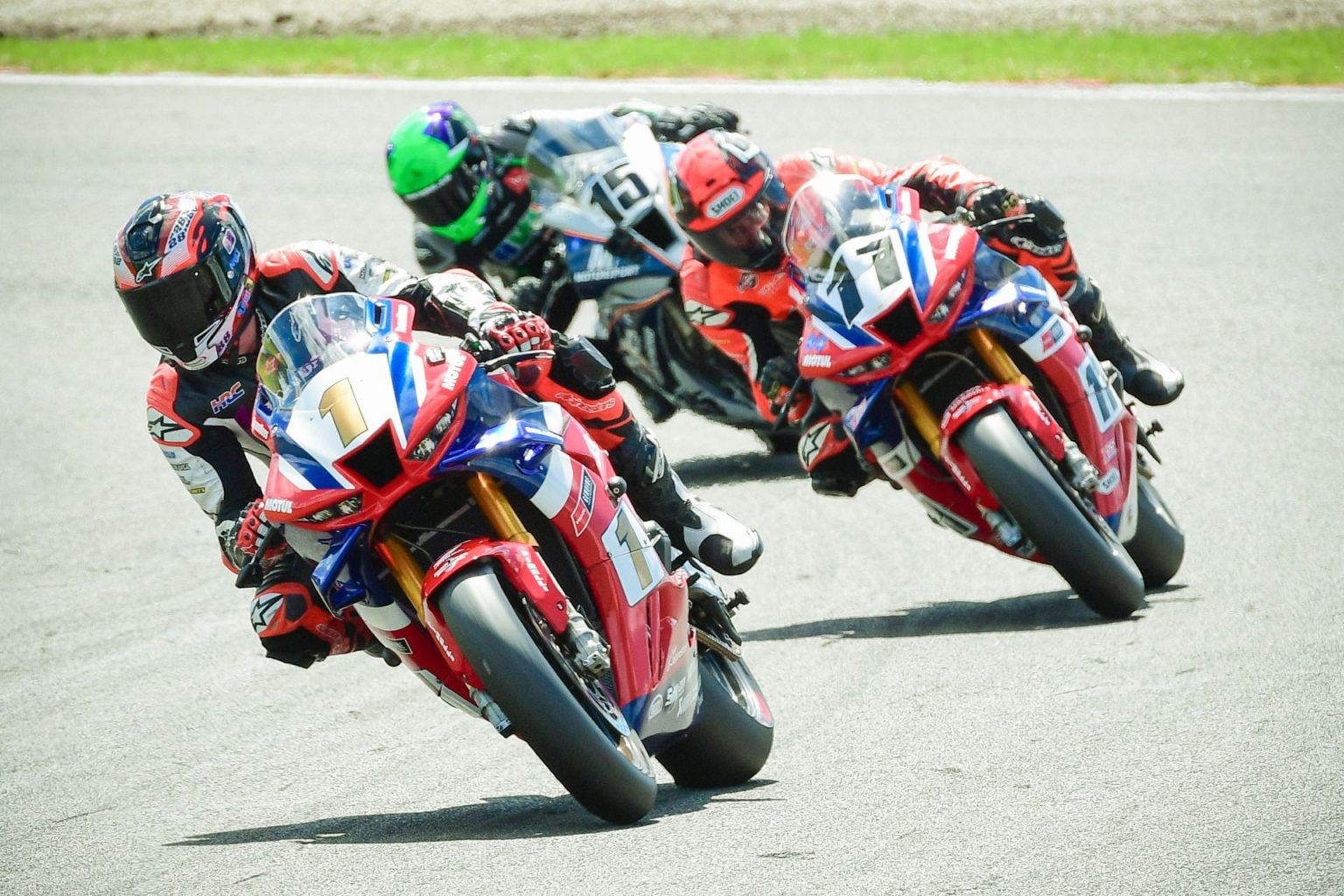 NZ Suzuki Int. Series: Mitch & Tony Rees 1st & 3rd In F1/Superbike ...