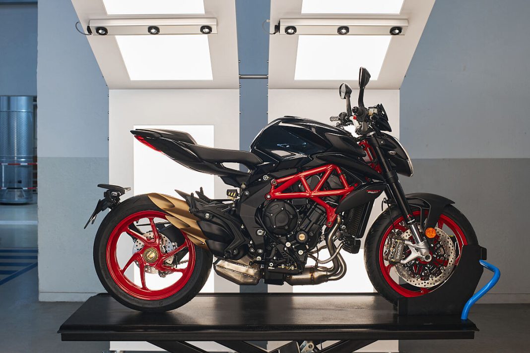 MV Agusta Brutale 800 Introduces New Nero Carbonio Livery - Roadracing ...