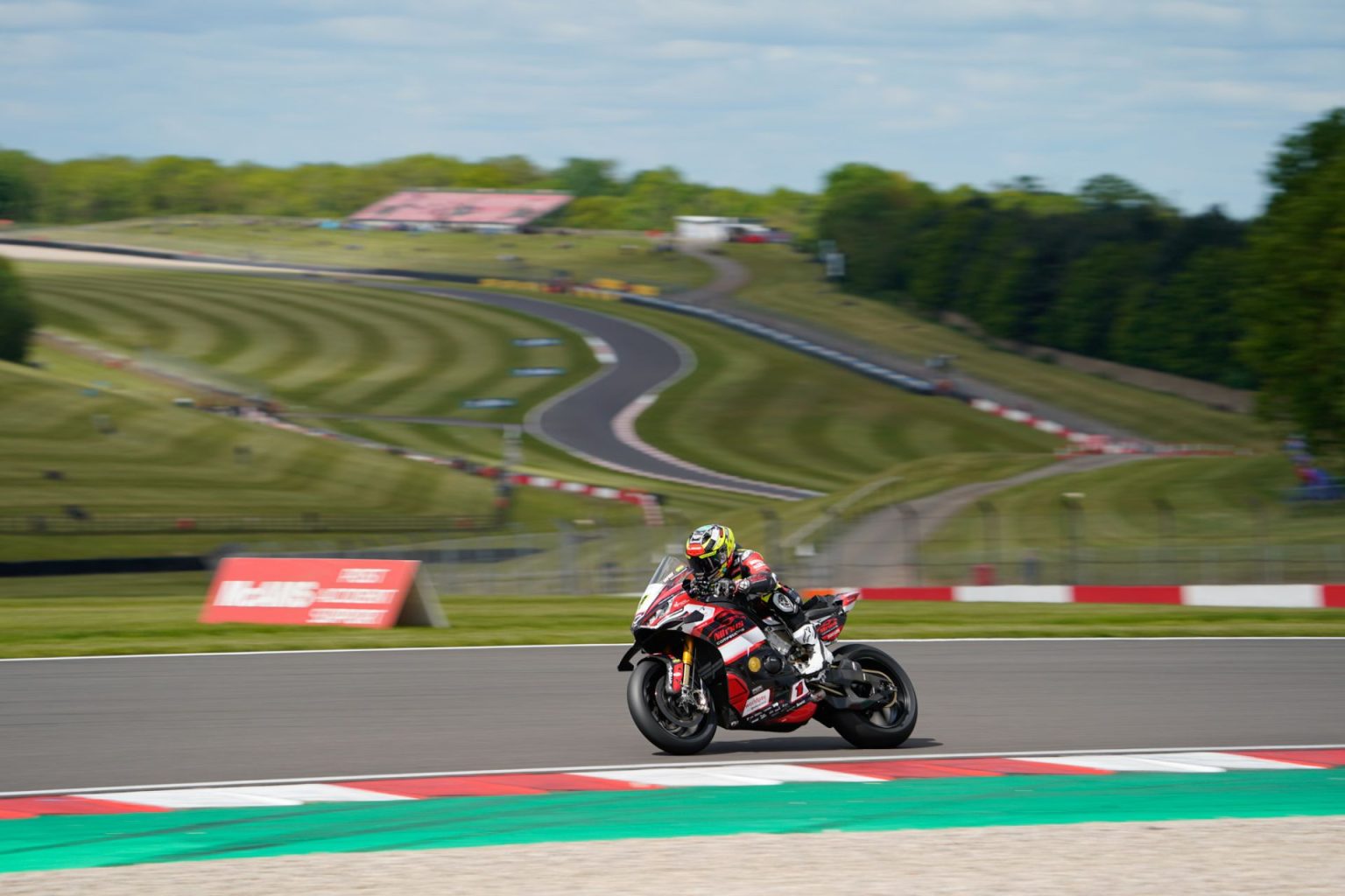 BSB: Ryde Cracks Lap Record at Donington Park - Roadracing World ...